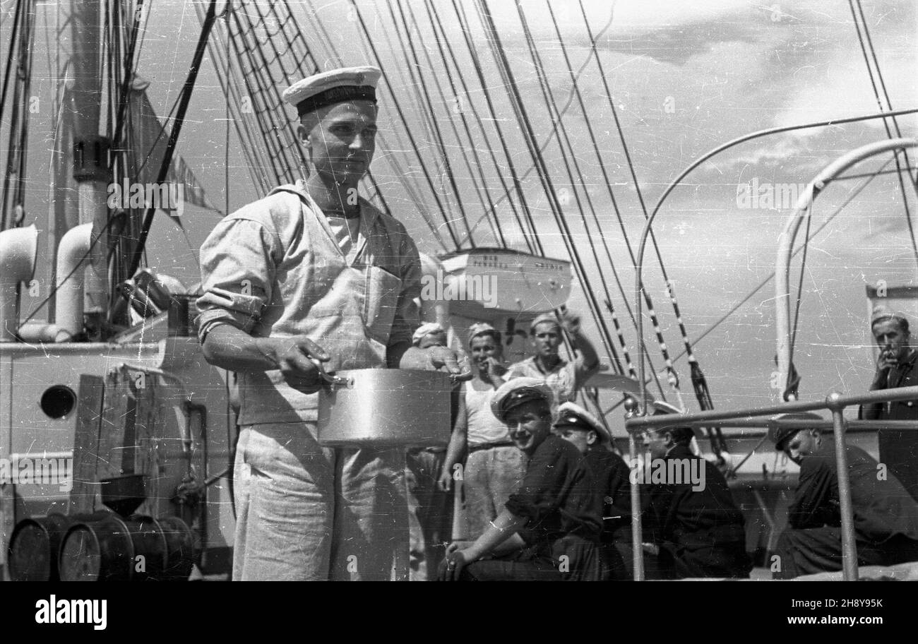Merchant sailor Black and White Stock Photos & Images - Alamy