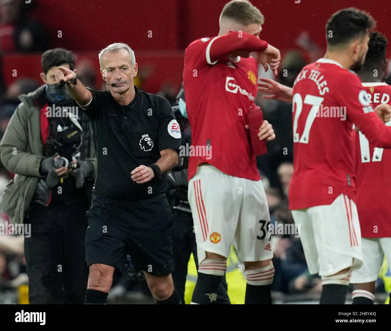 Referee martin atkinson awards hi-res stock photography and images - Alamy