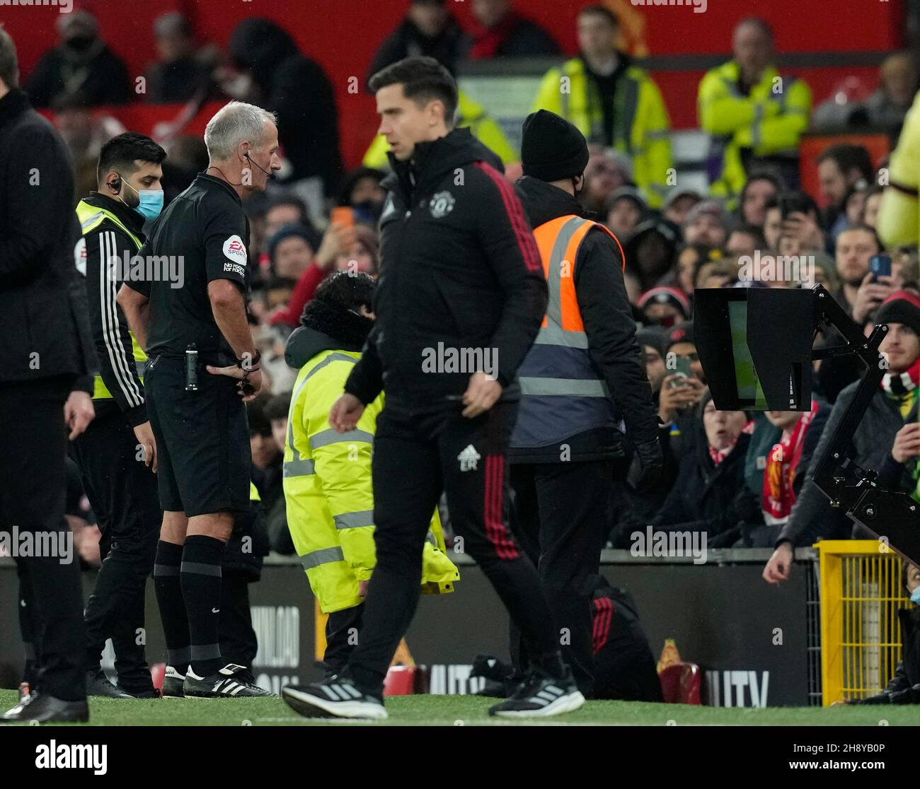 Var screen referee hi-res stock photography and images - Alamy