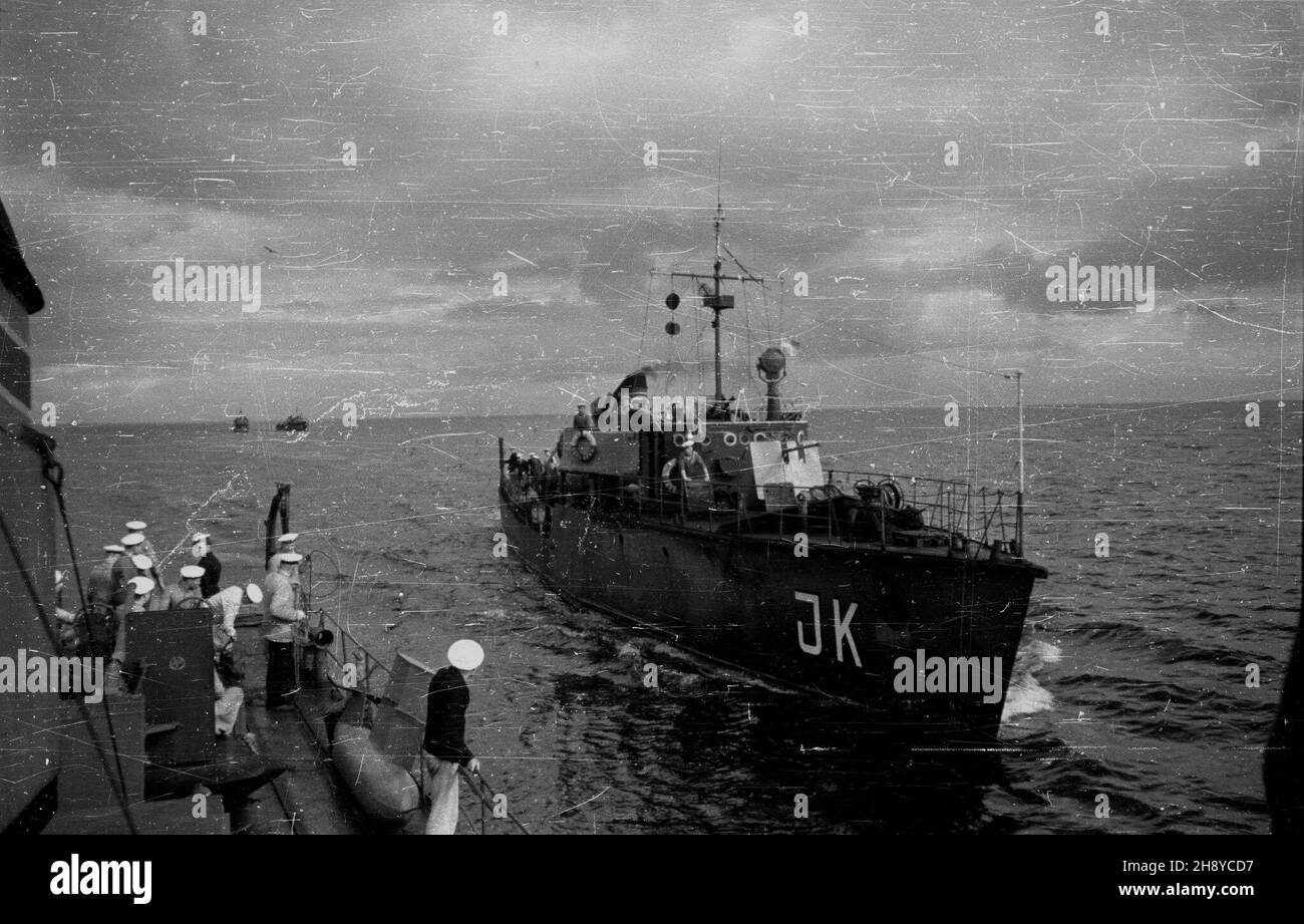 Soviet minesweeper hi-res stock photography and images - Alamy