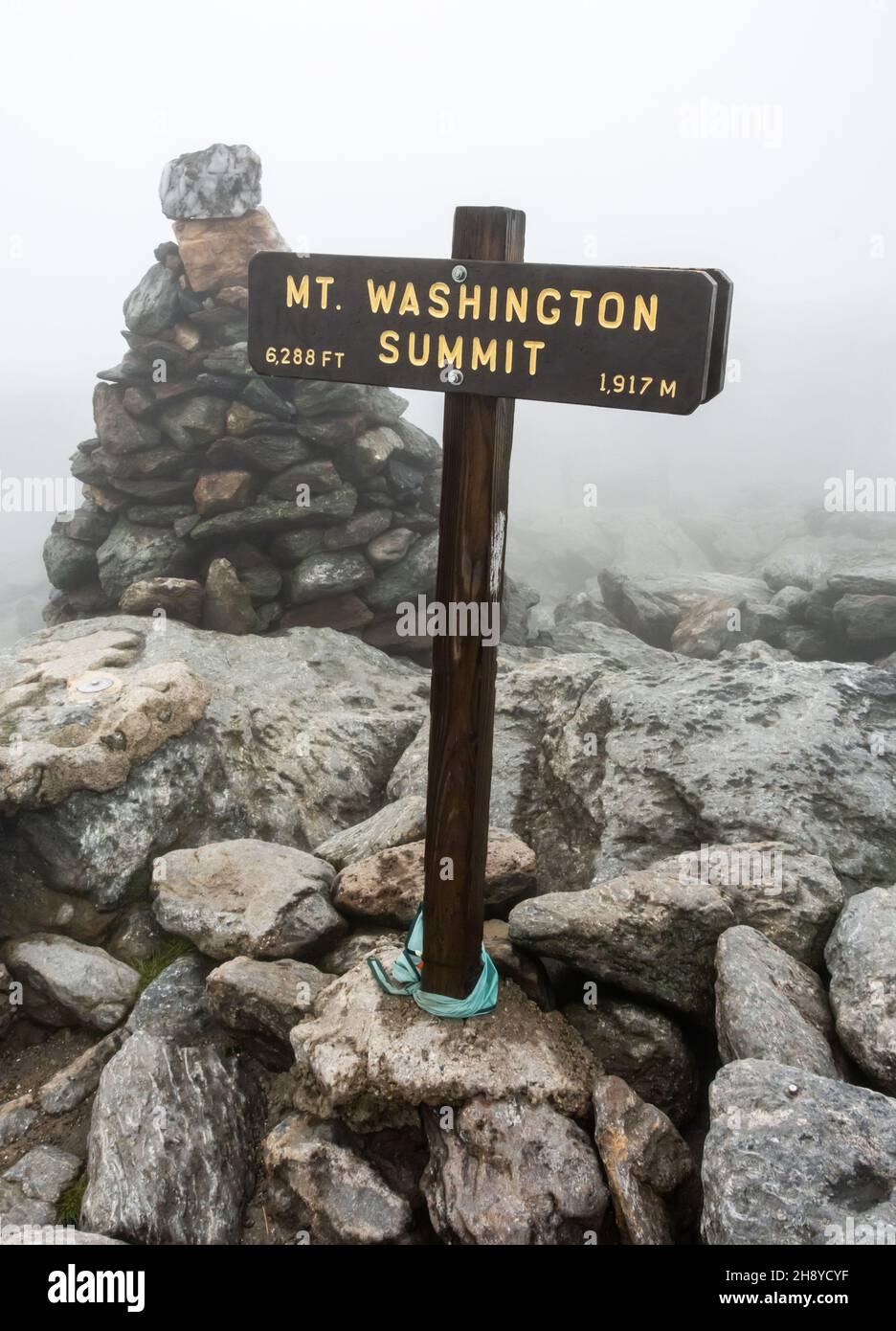 Wooden marker of the Mount Washington summit at 1,917 meters, in New ...