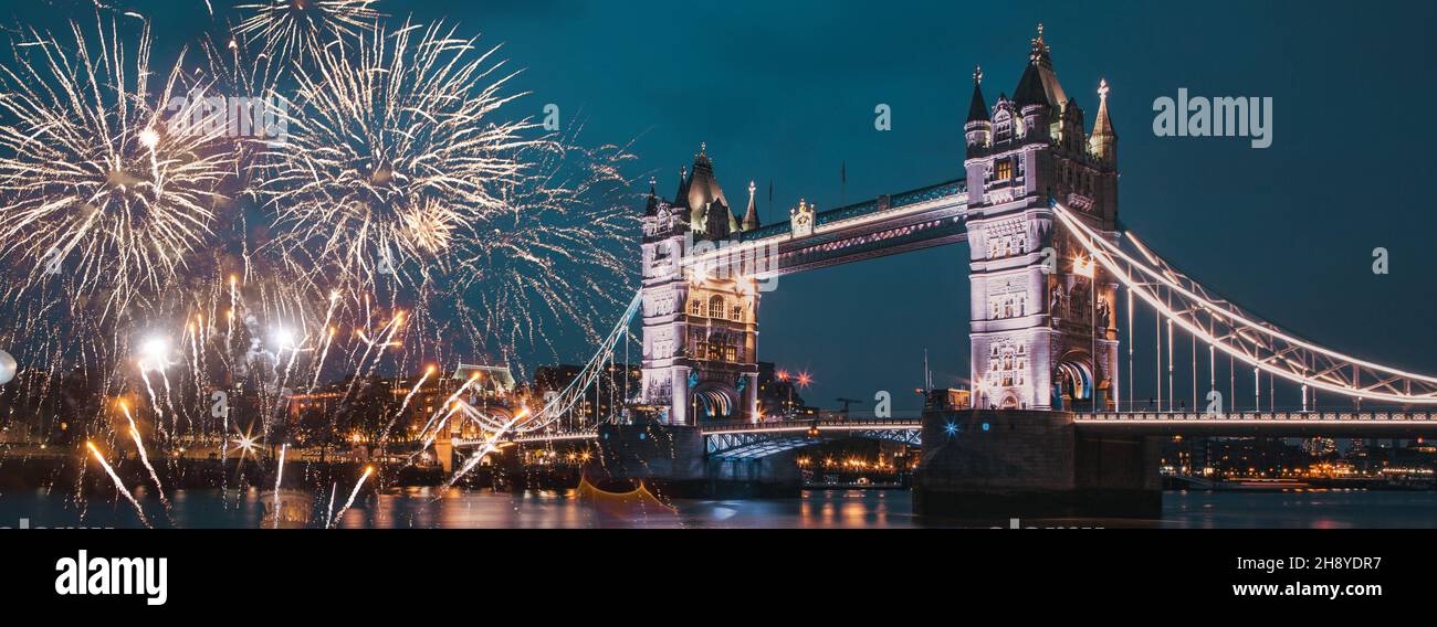 fireworks over Tower Bridge New Year celebrations in London Stock Photo ...