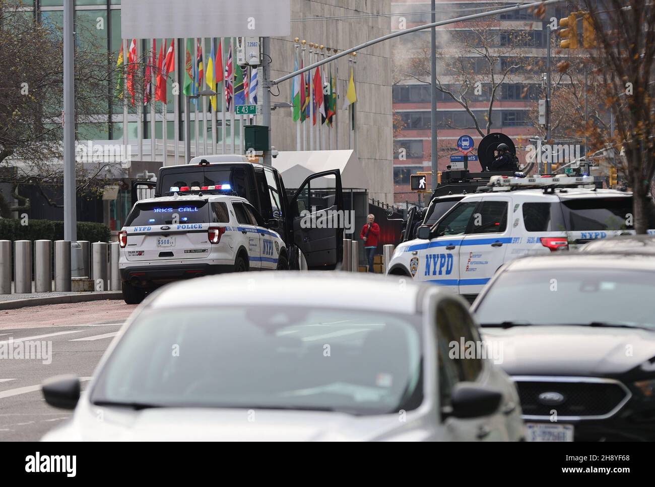 United nations new york gun hi-res stock photography and images - Alamy