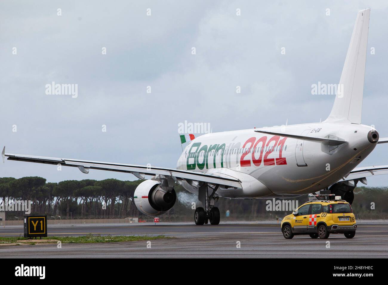 Ita airways livery hi-res stock photography and images - Alamy