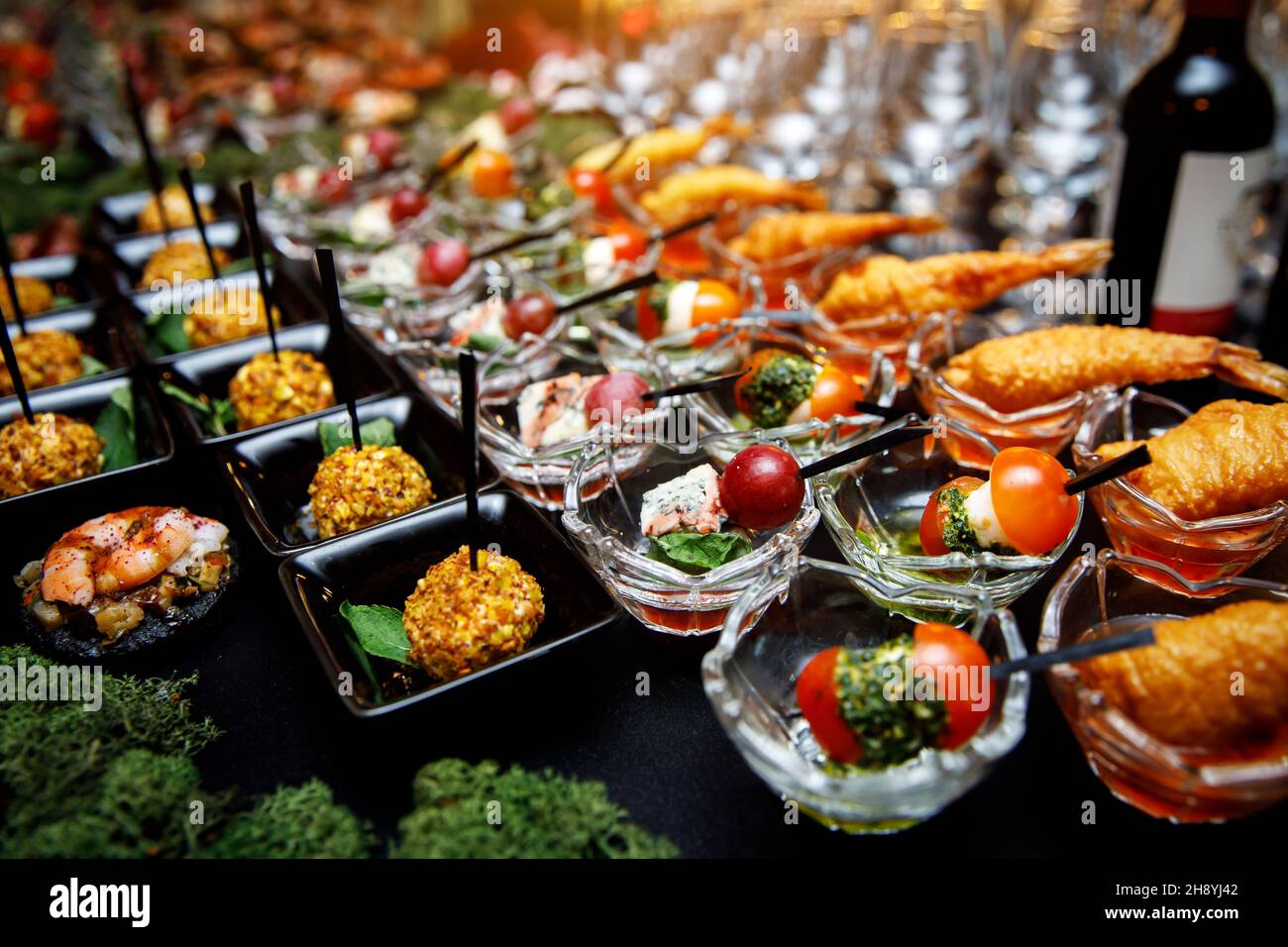 Furshet table hi-res stock photography and images - Alamy