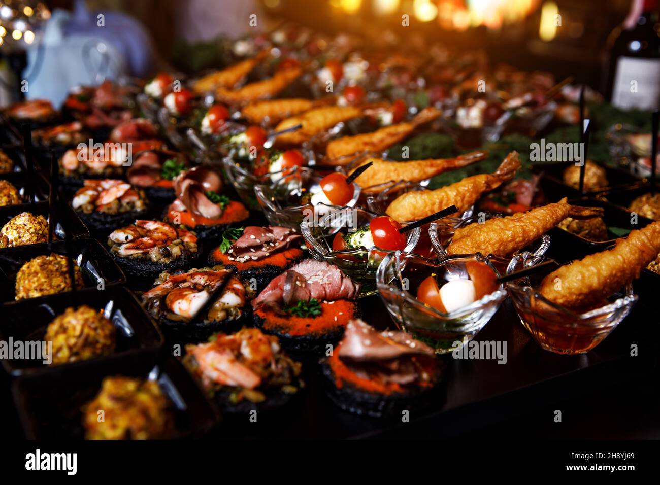 Furshet table hi-res stock photography and images - Alamy