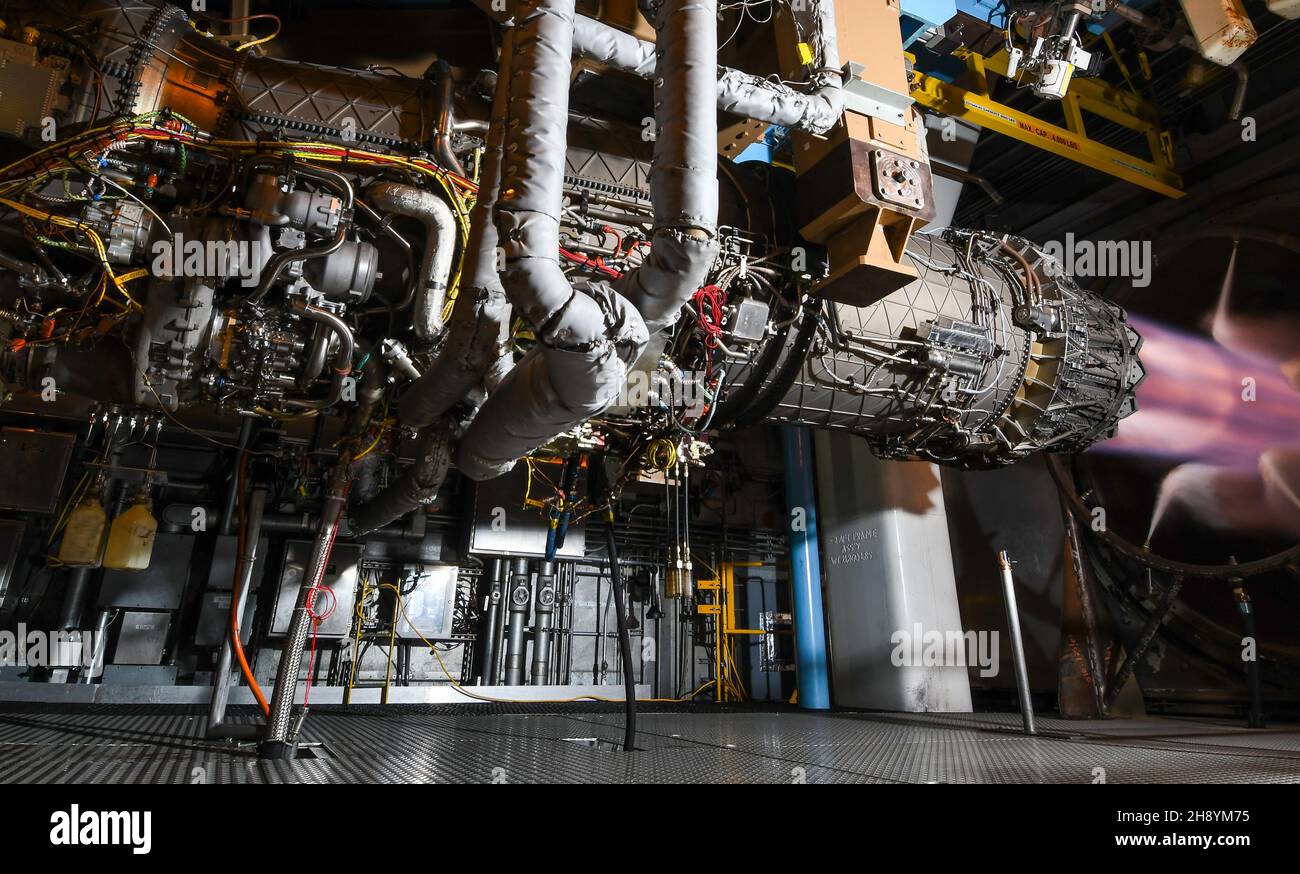 A Pratt & Whitney F135 engine undergoes accelerated mission testing in ...