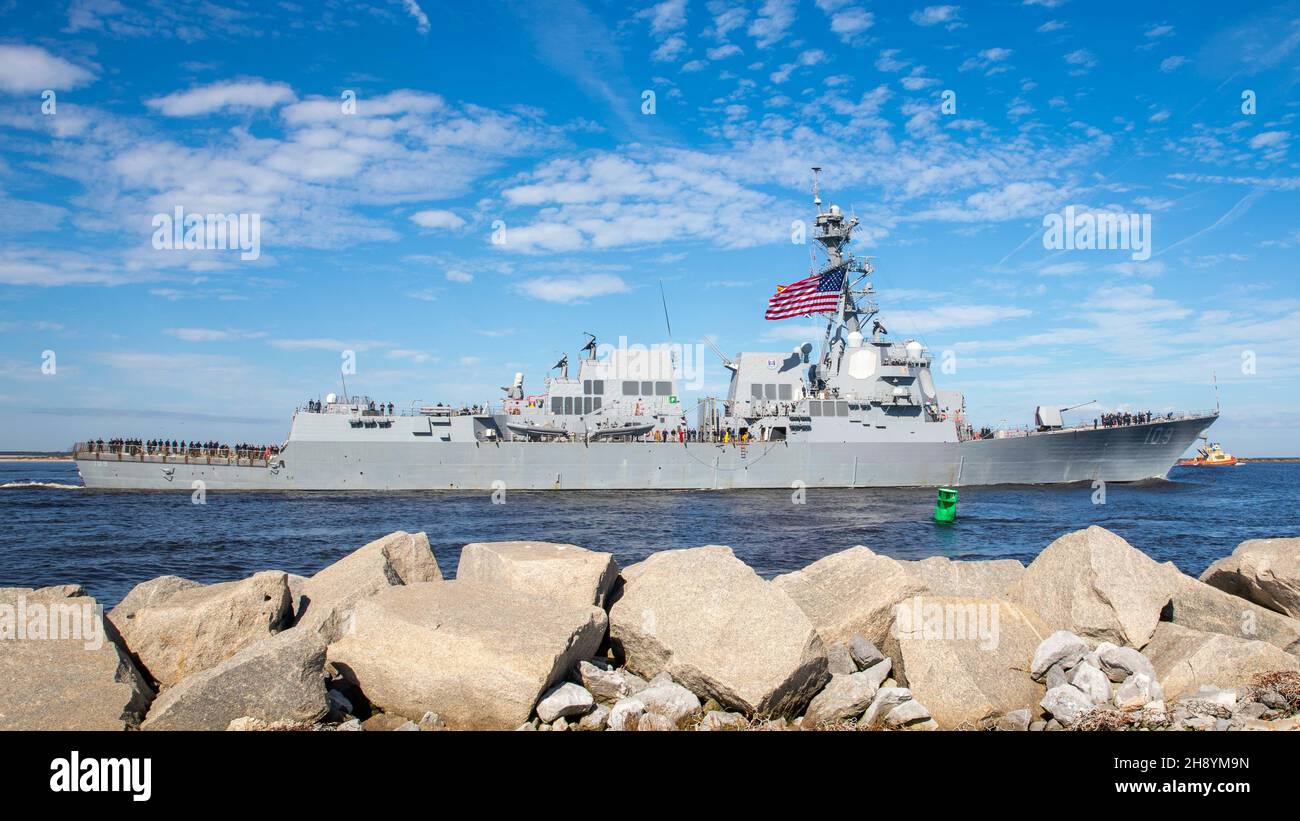 211201-N-GF955-1019 NAVAL STATION MAYPORT, Fla. (Dec. 1, 2021) The ...