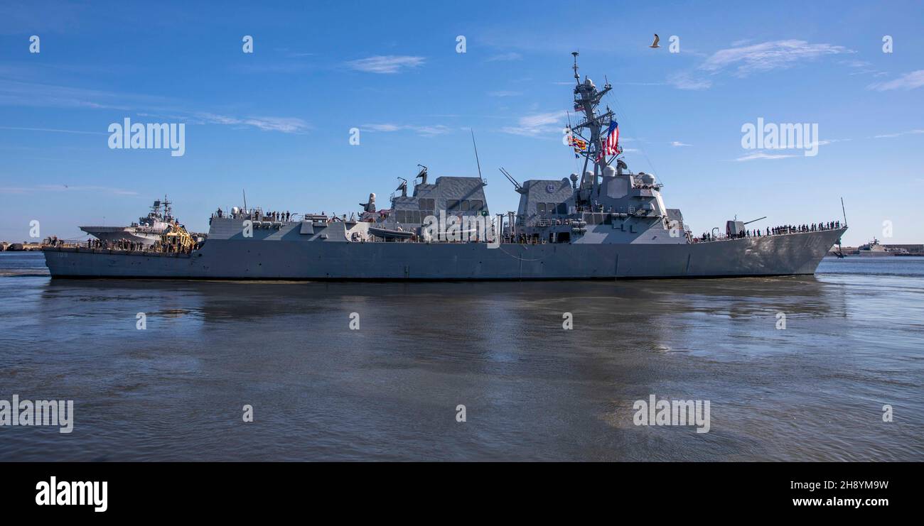 211201-N-KY668-1224 NAVAL STATION MAYPORT, Fla. - (Dec. 1, 2021) – The ...