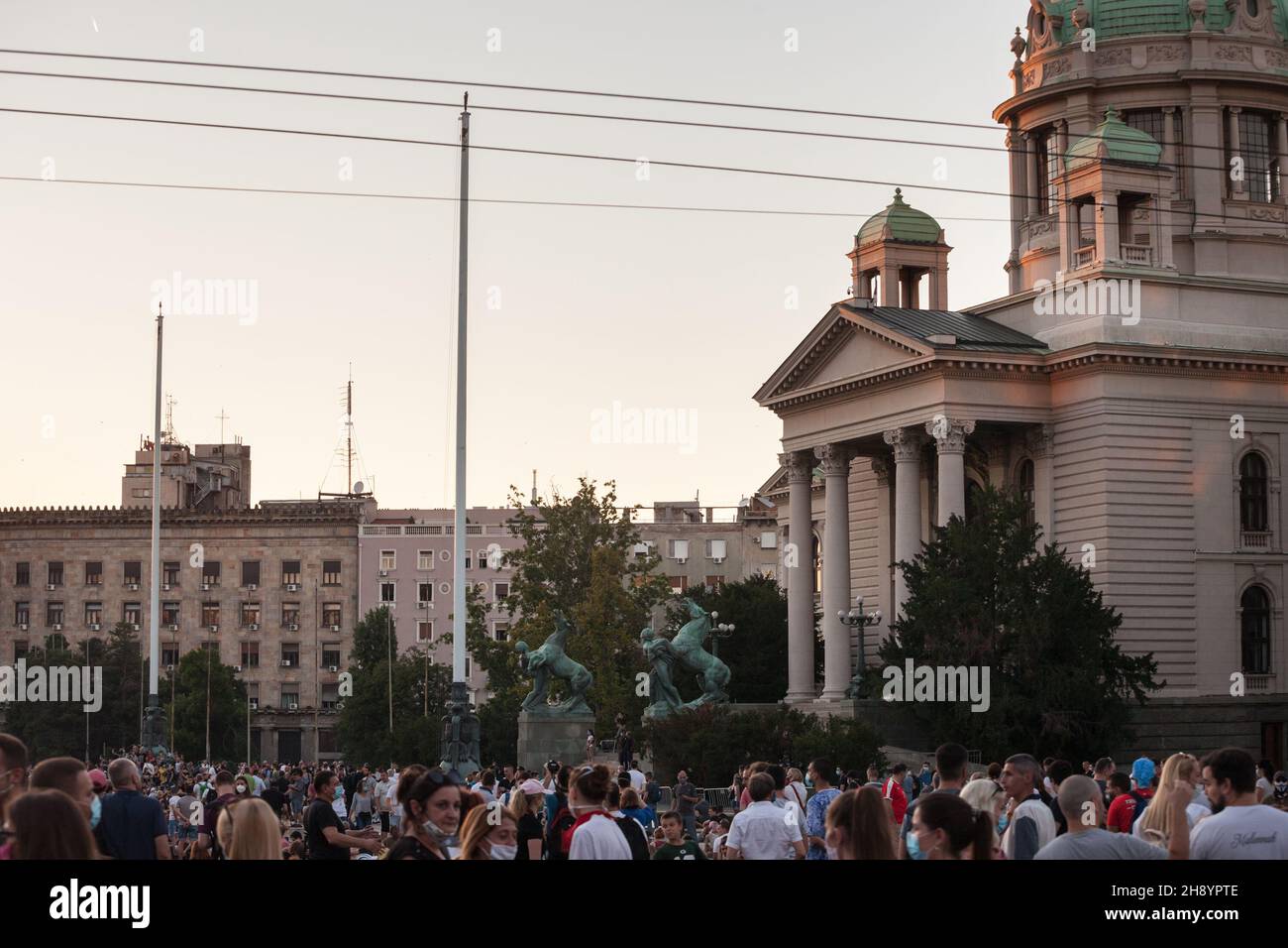 Picture of a crowd of protesters in front of the Serbian parliament in ...