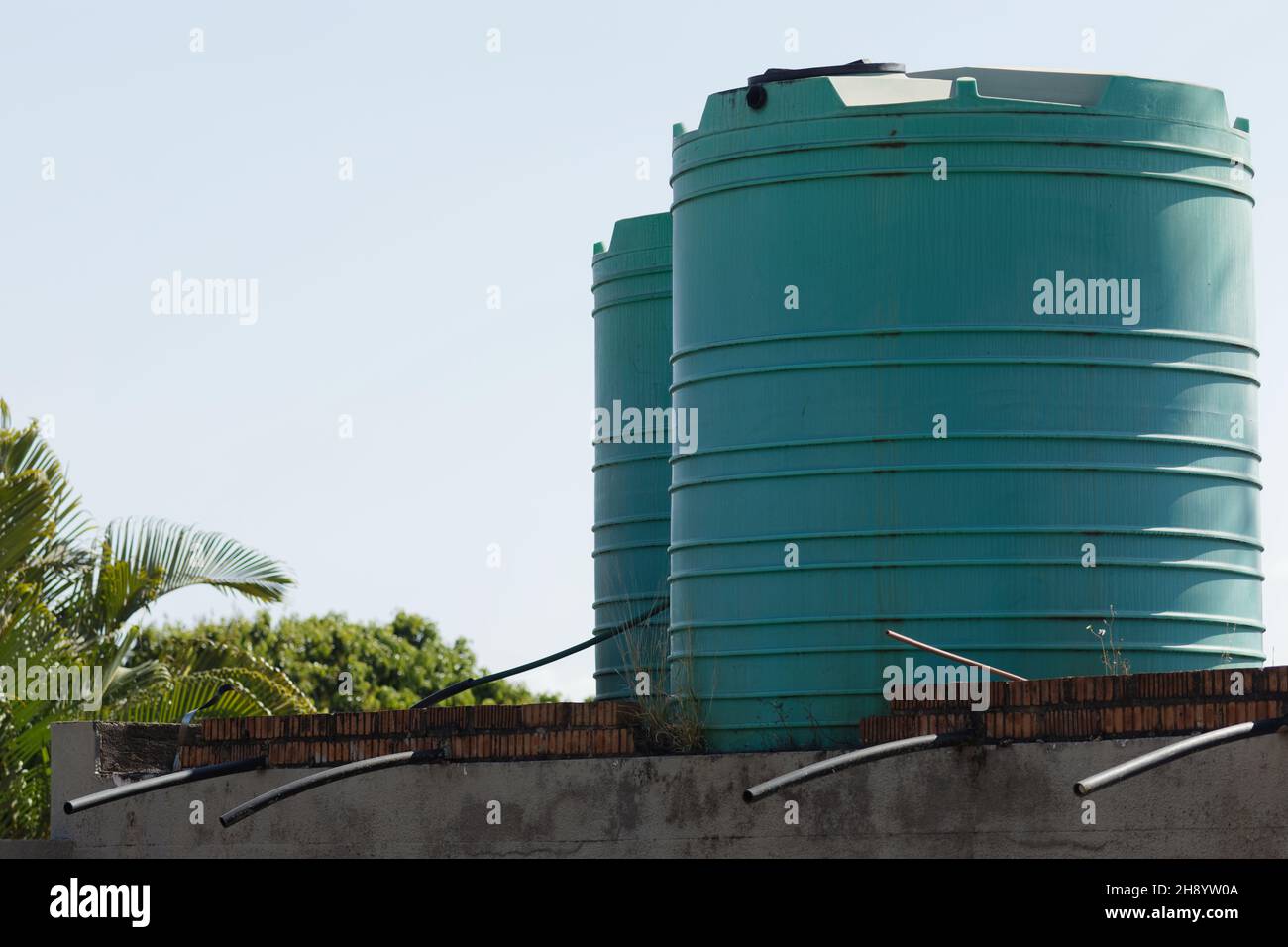 Huge tanks hi-res stock photography and images - Alamy