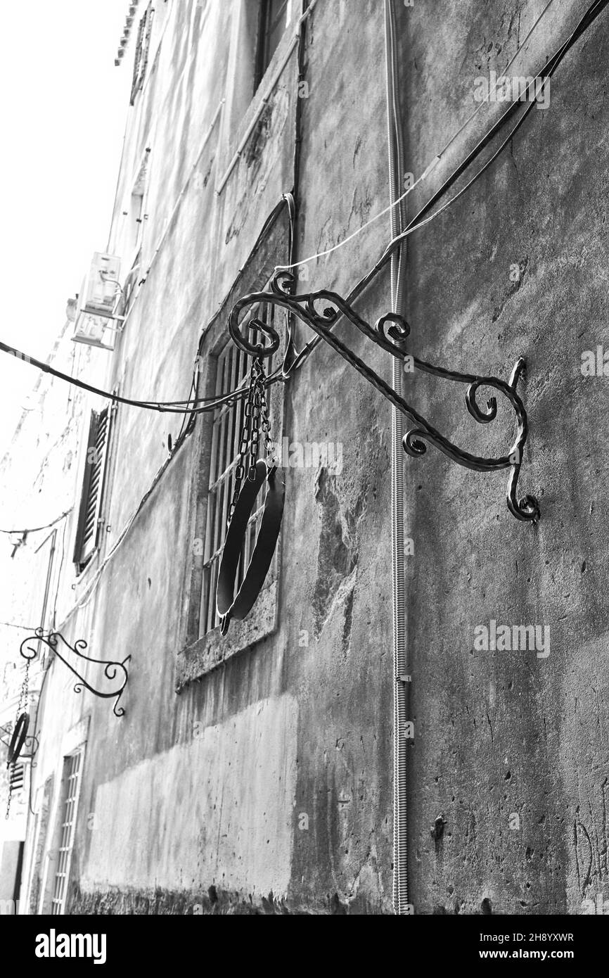 Antique brackets hi-res stock photography and images - Alamy