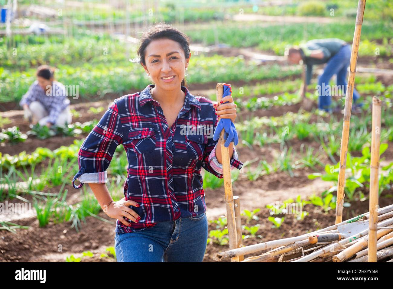 Colombian family in garden hi-res stock photography and images - Alamy