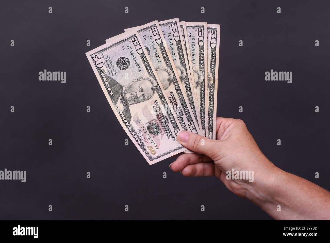 Hand banknote hi-res stock photography and images - Alamy