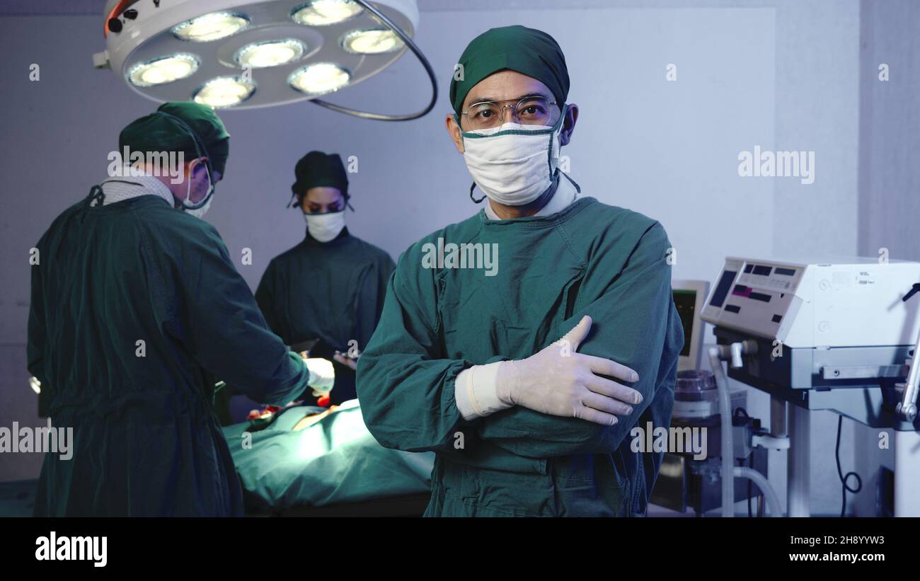 Surgeon doctor posing with arms crossed, Medical surgical doctor team ...