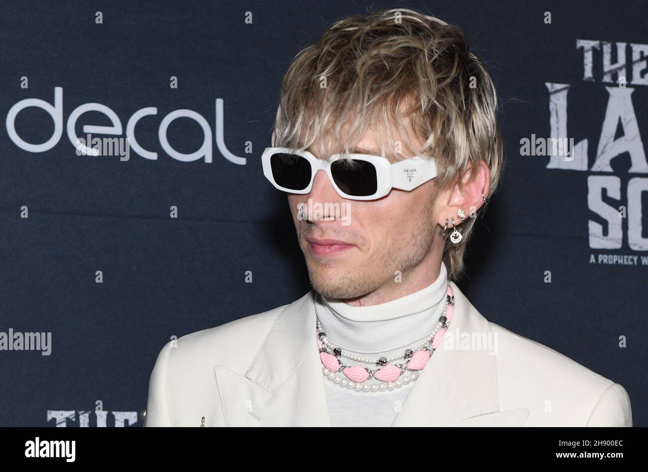 NEW YORK, NEW YORK - DECEMBER 02: Machine Gun Kelly aka Colson Baker ...