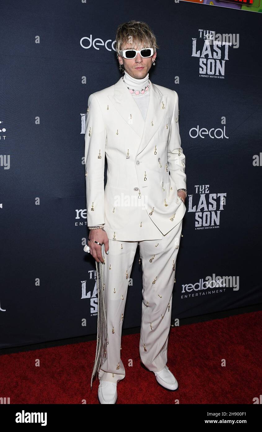 Machine gun kelly aka colson baker hi-res stock photography and images ...