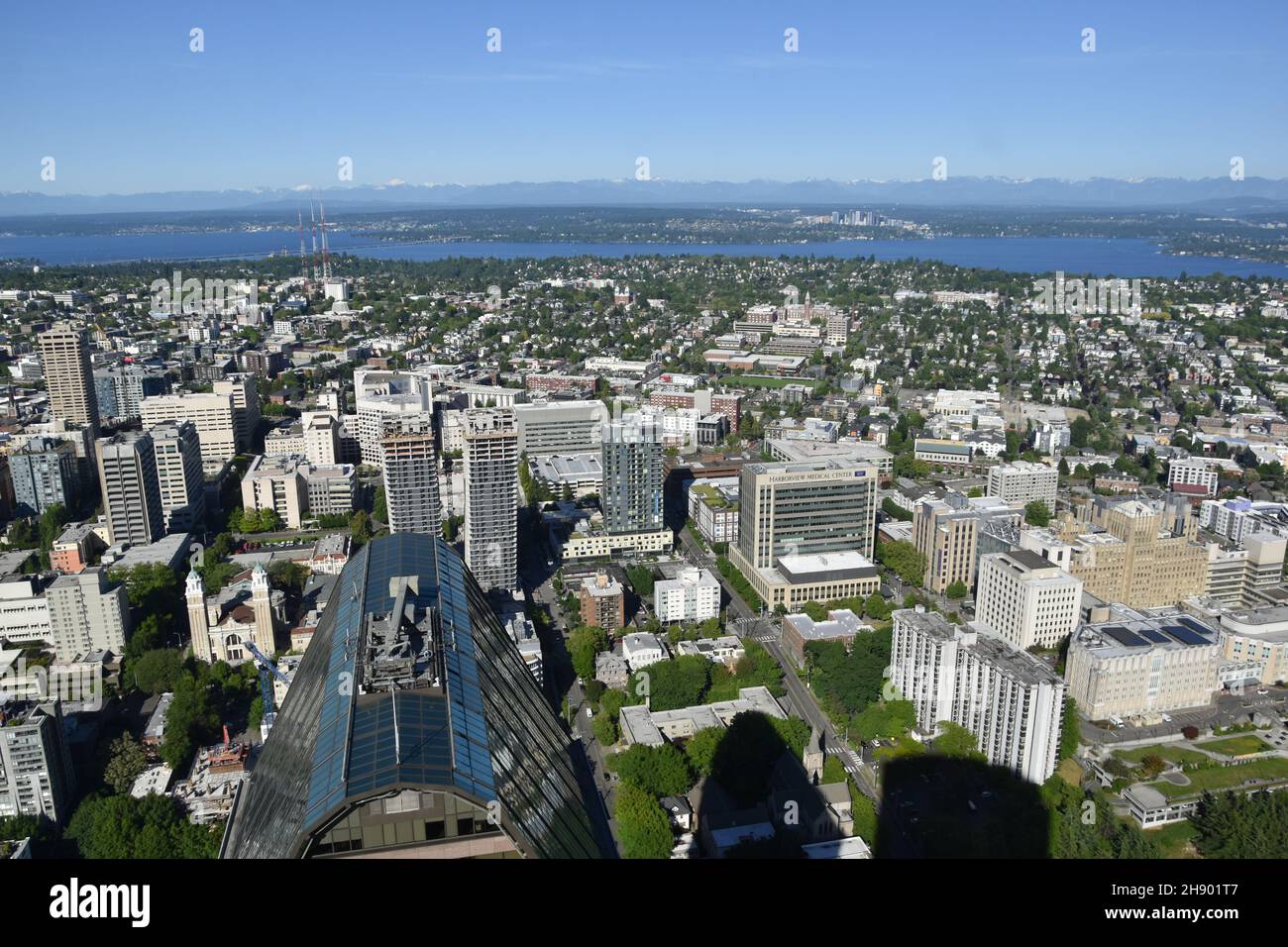 View of Seattle and its surrounding areas from the Observation Deck ...