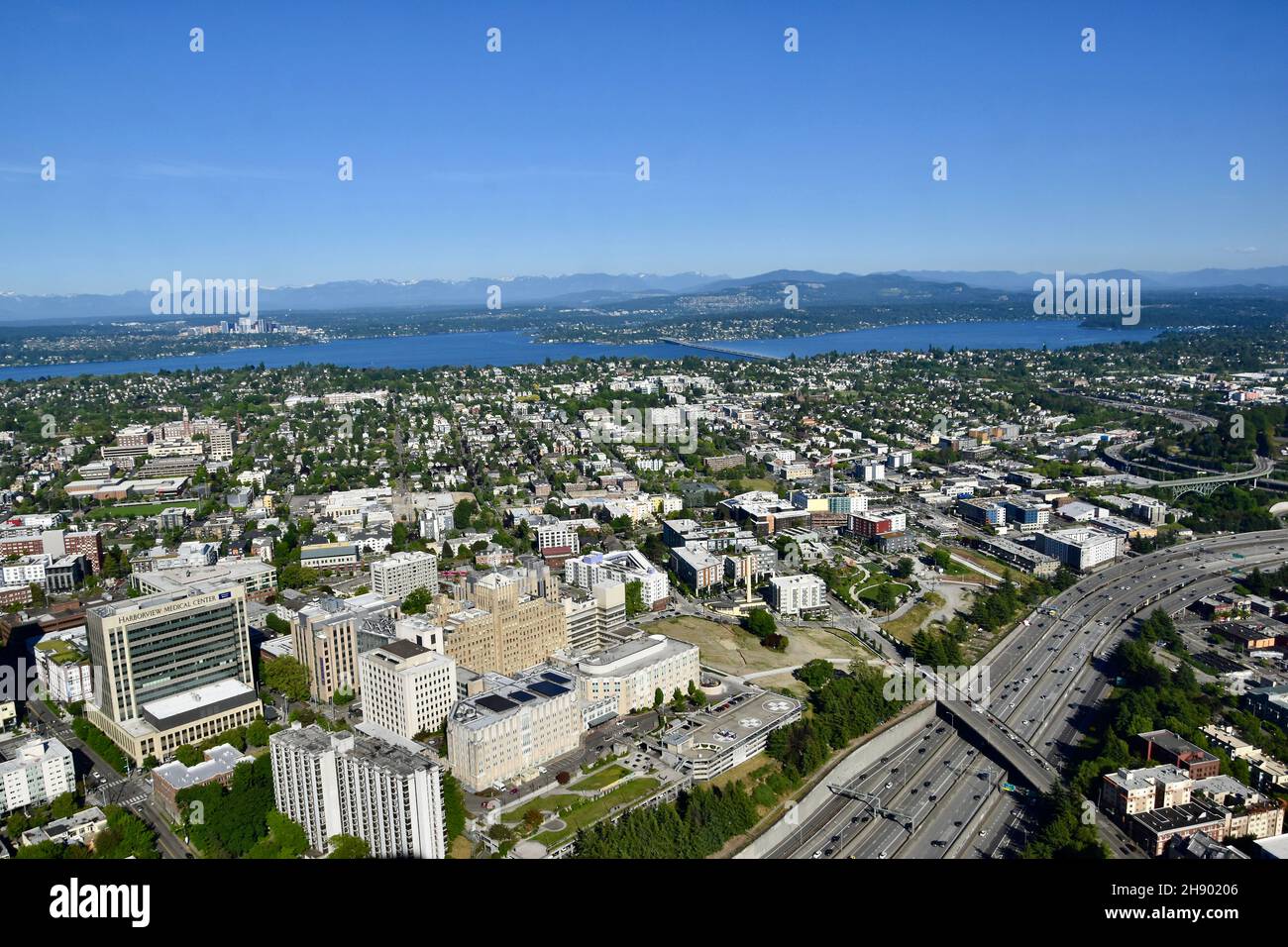 View of Seattle and its surrounding areas from the Observation Deck ...