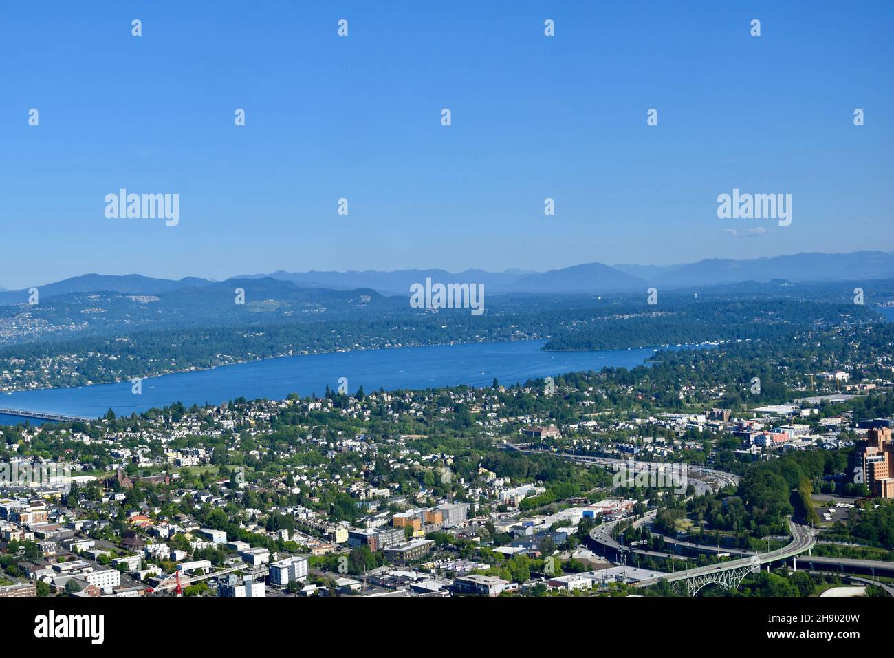 View of Seattle and its surrounding areas from the Observation Deck ...