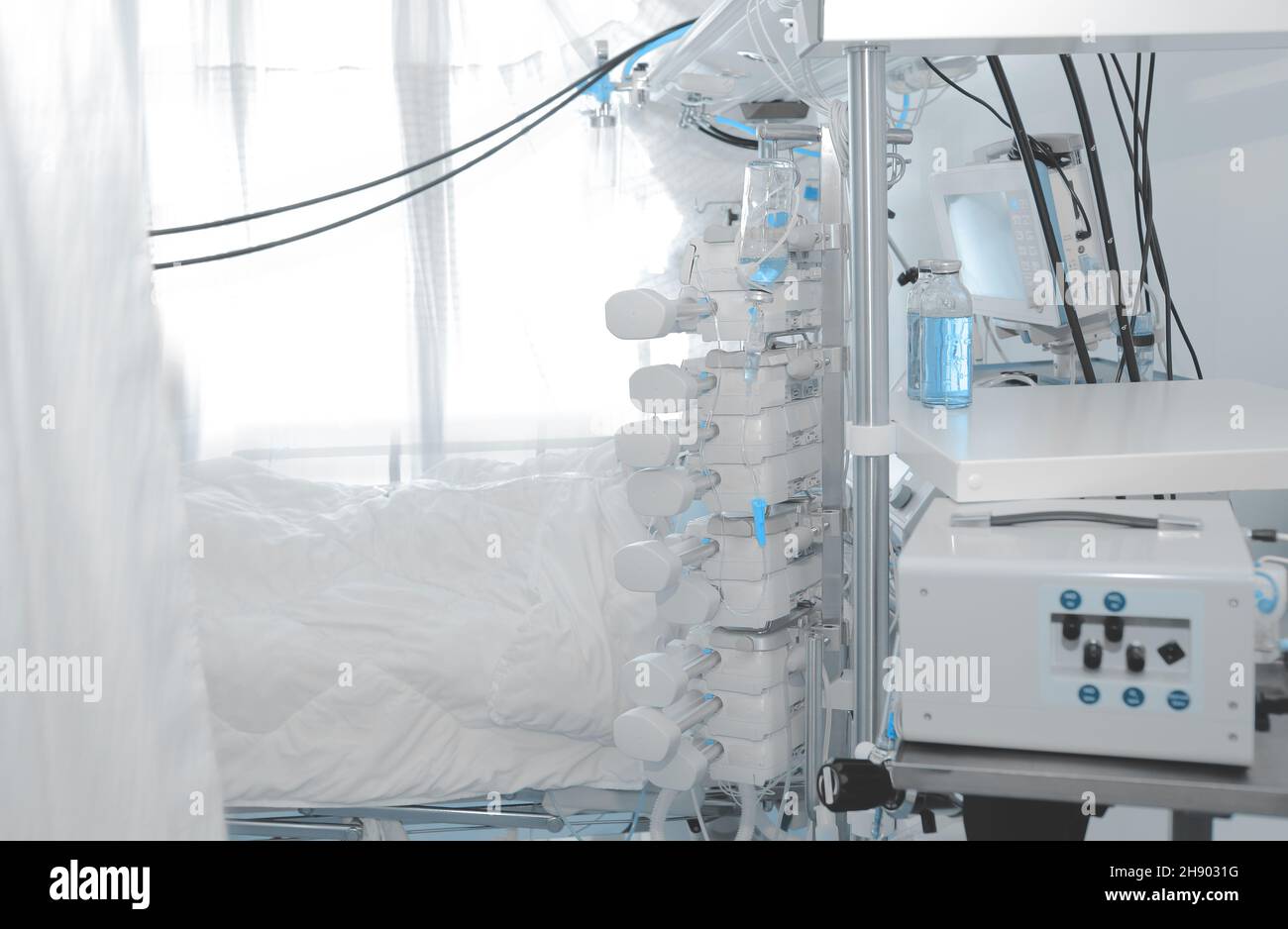 Clinic room with patient bed and connected life support equipment Stock ...