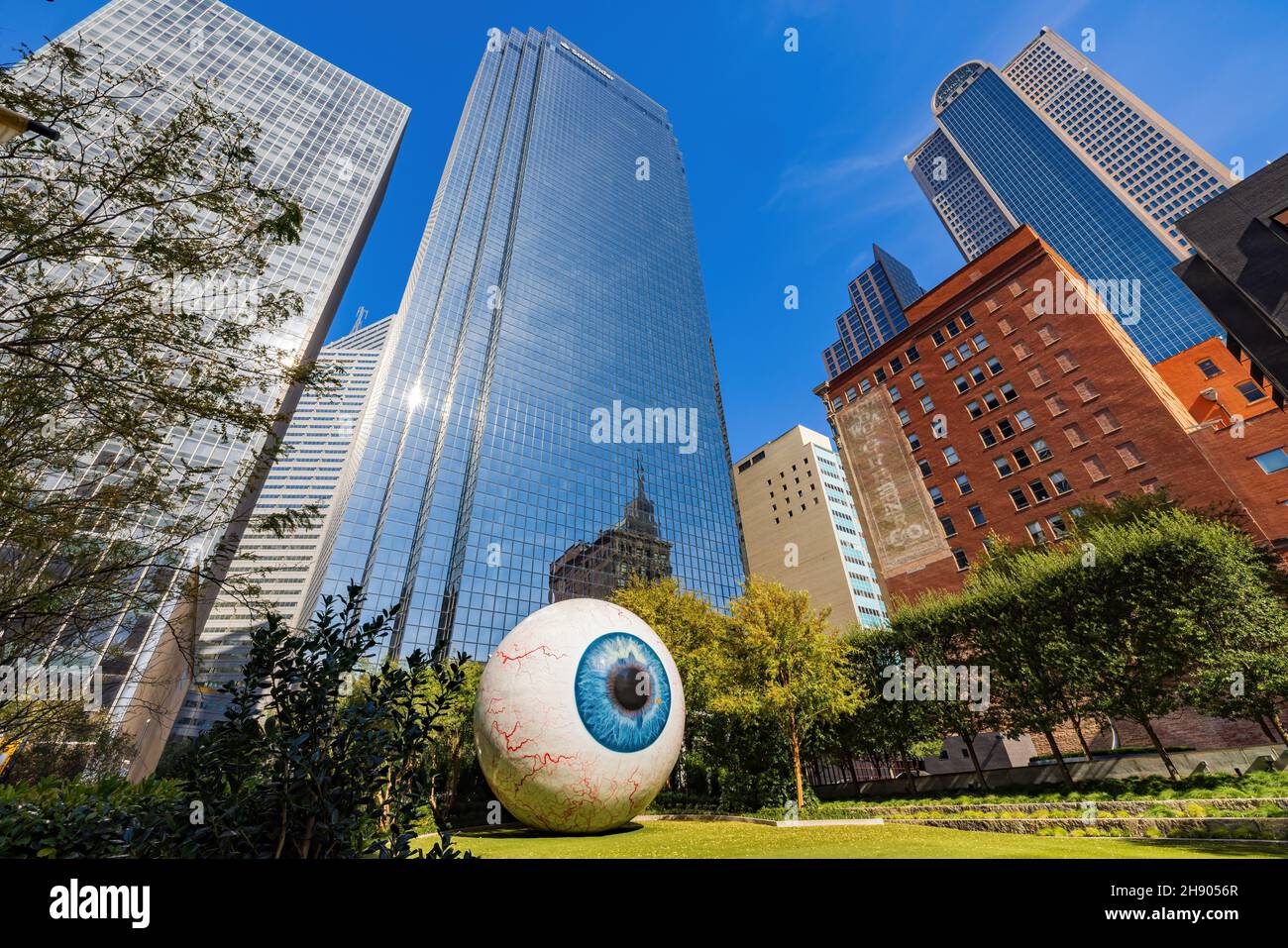 Dallas, NOV 25 2021, Sunny view of the Giant Eyeball sculpture Stock ...