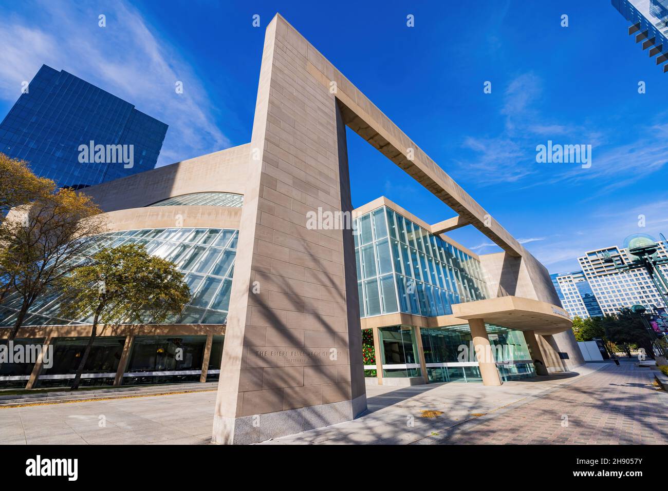 Dallas, NOV 25 2021, Sunny view of the Dallas Symphony Orchestra Stock ...