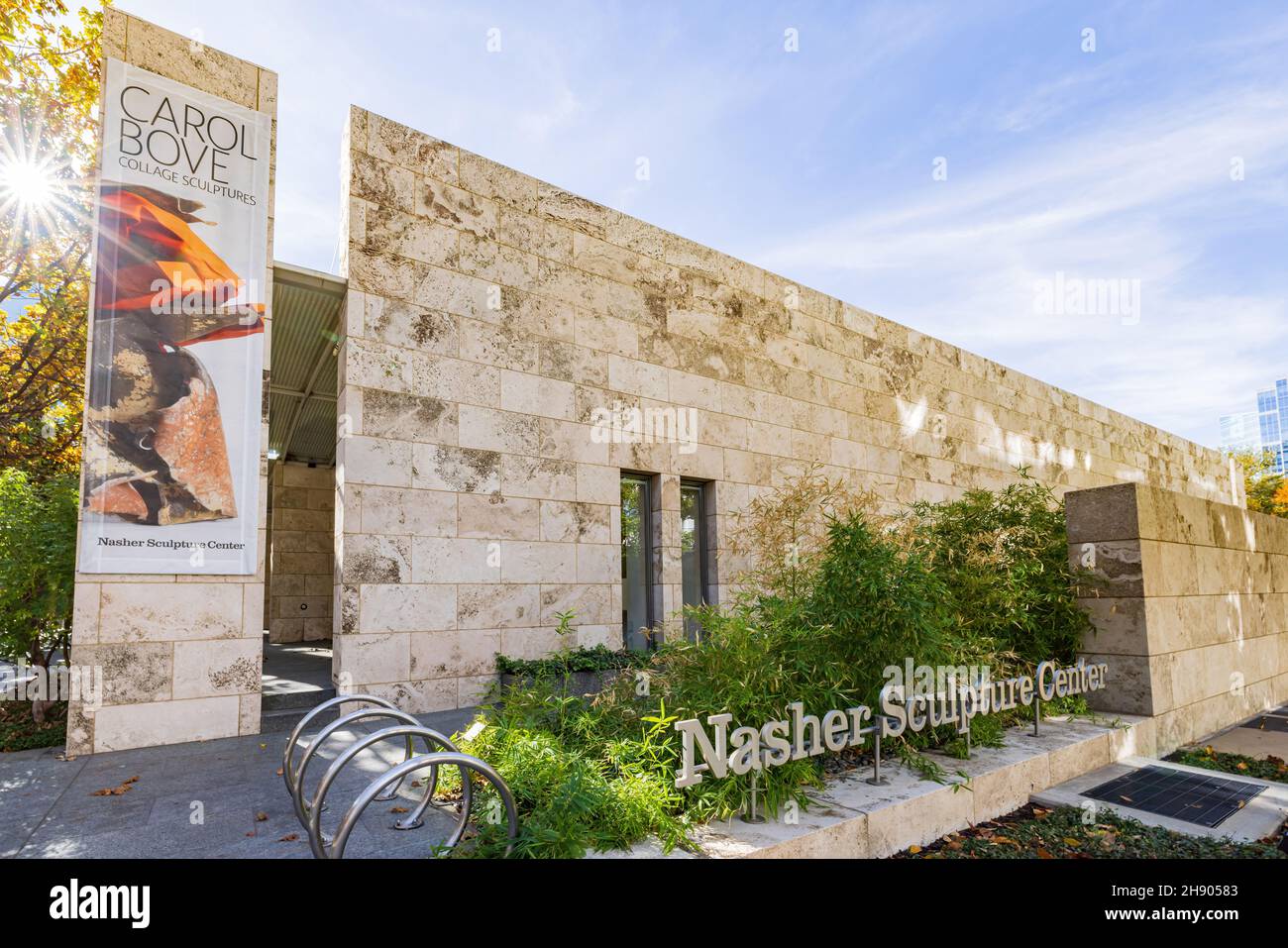 Dallas, NOV 25 2021, Sunny view of the Nasher Sculpture Center Stock ...