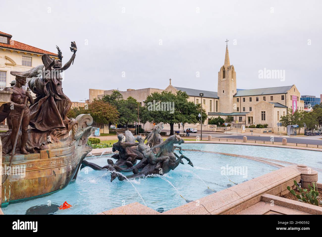 University texas austin littlefield fountain hi-res stock photography ...