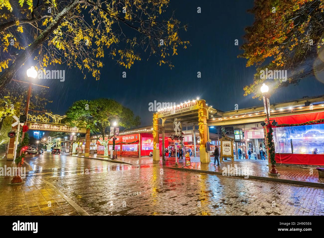 Fort Worth, NOV 27 2021, Night rainy view of the Exchange Ave and ...
