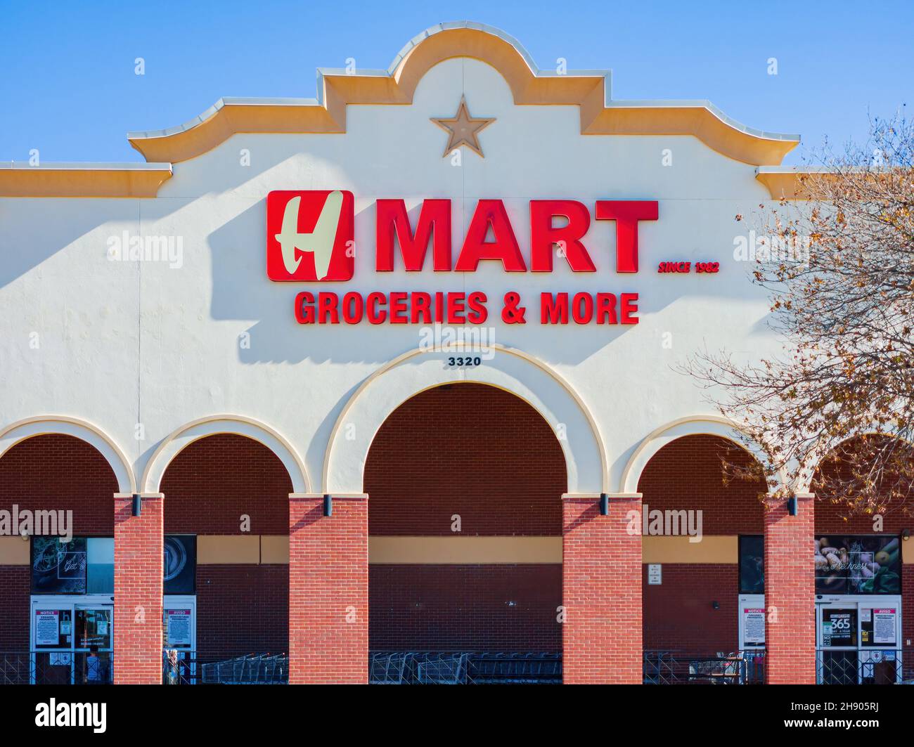 Dallas, NOV 28 2021, Exterior view of the H Mart Stock Photo - Alamy