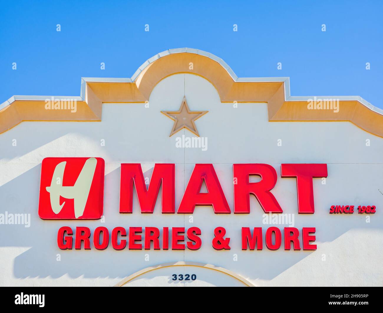 H mart korean hi-res stock photography and images - Alamy