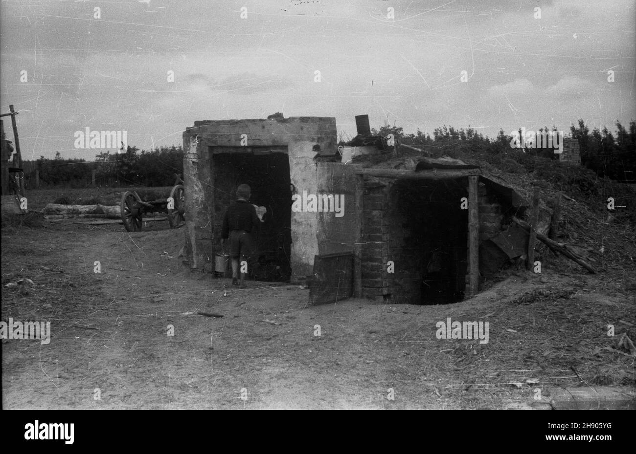 Dug houses hi-res stock photography and images - Alamy