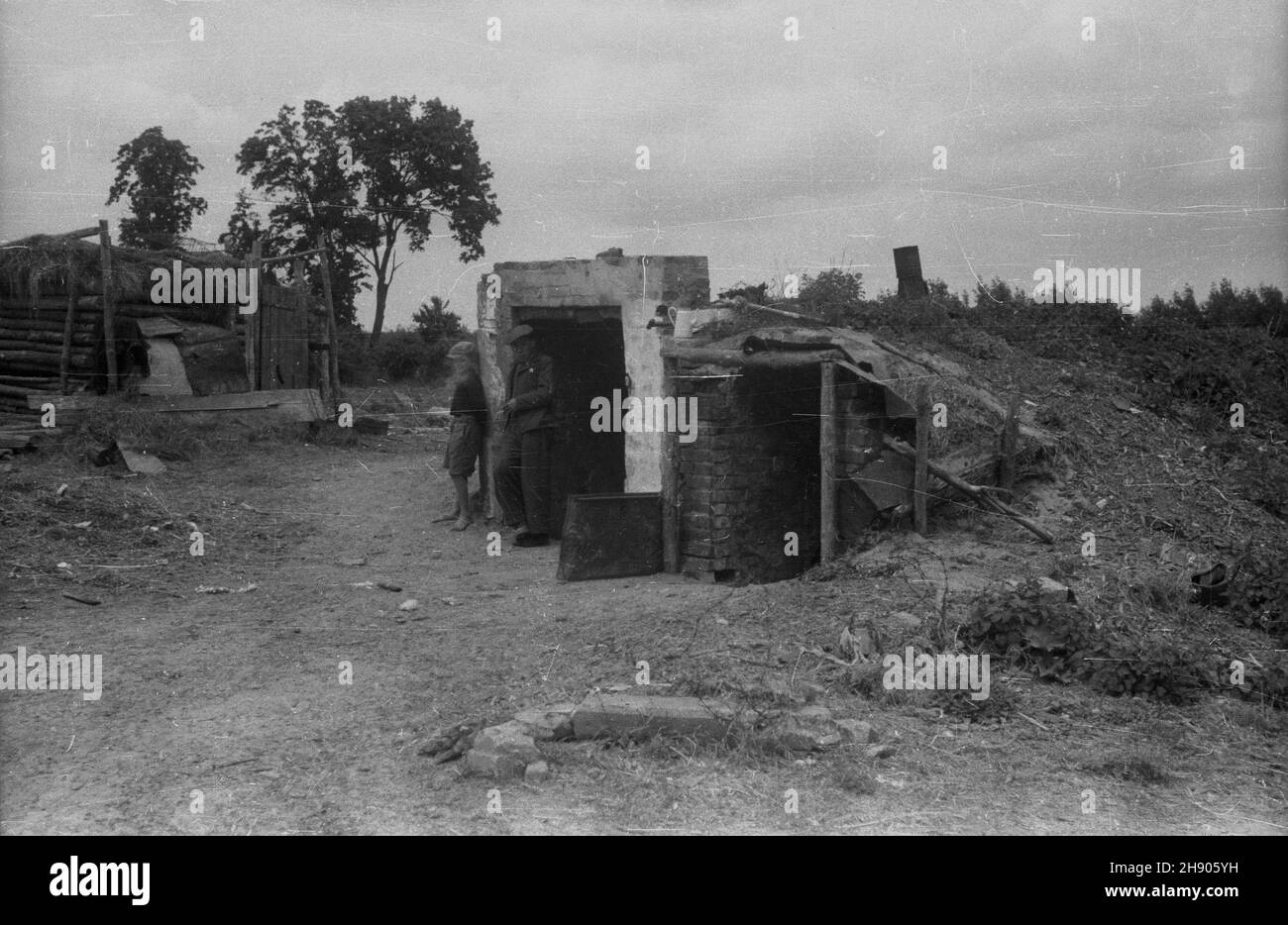 Dug houses hi-res stock photography and images - Alamy