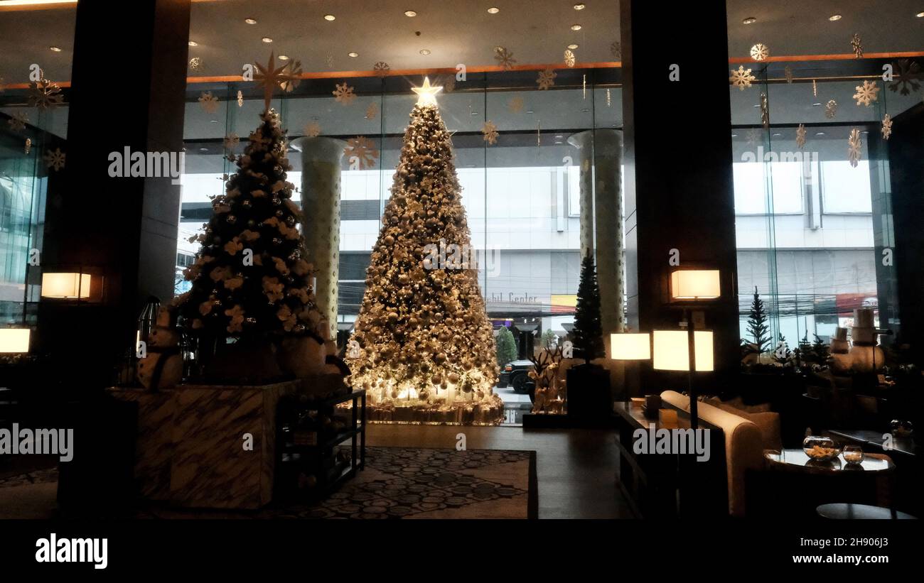 JW Marriott Hotel Bangkok Lobby Season's Greetings Christmas ...