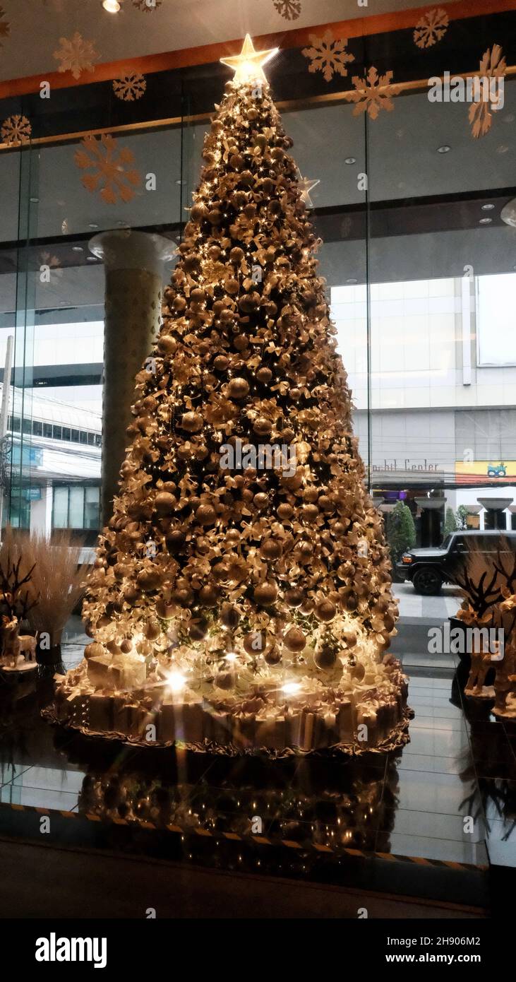 JW Marriott Hotel Bangkok Lobby Season's Greetings Christmas ...
