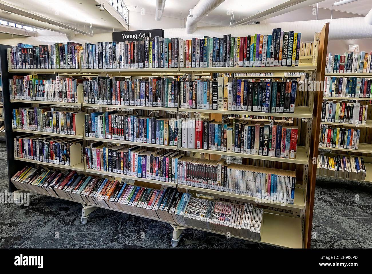 Mackay, Queensland, Australia - November 2021: Bookshelves of novels at ...