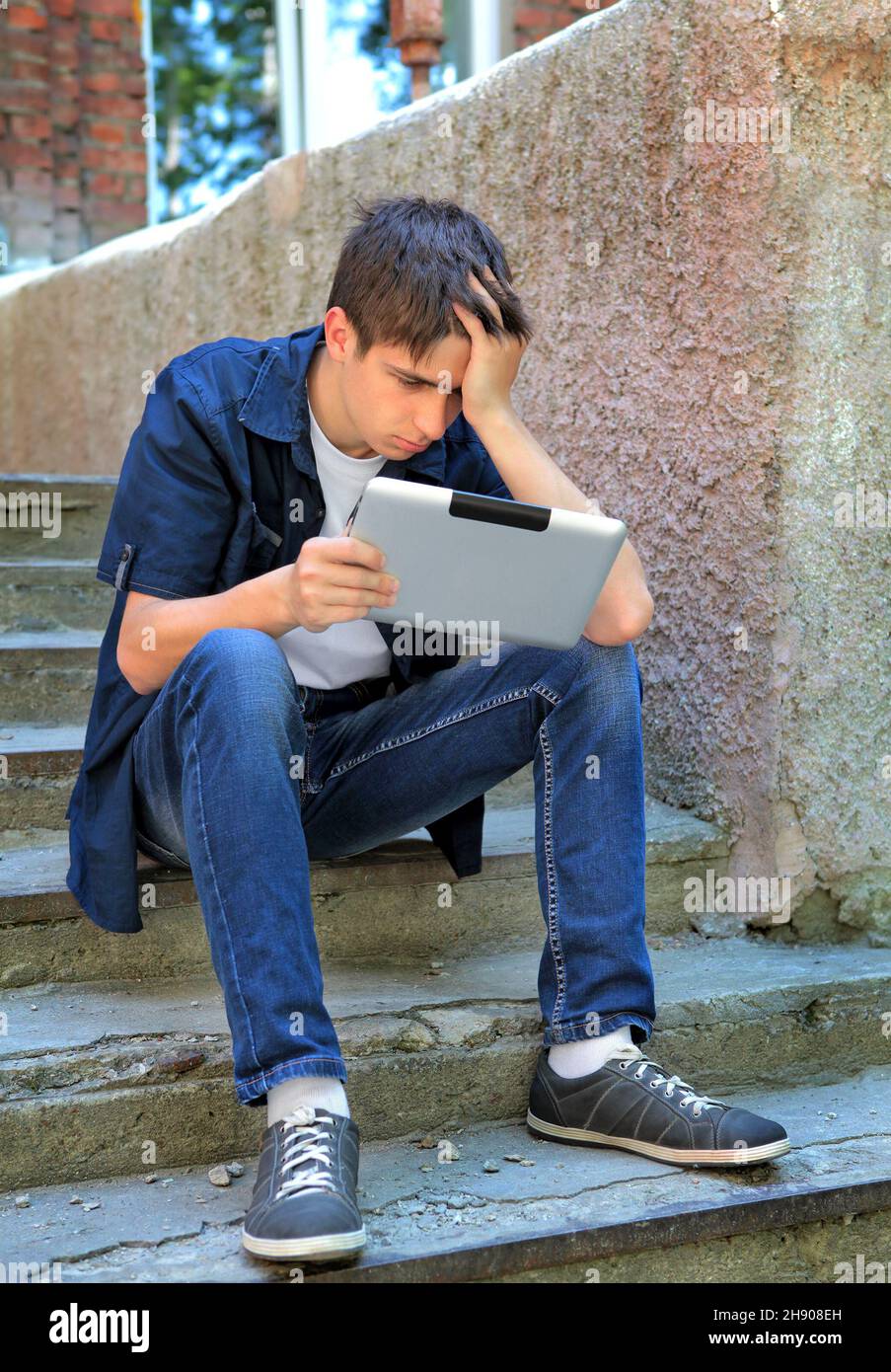Loner teenager hi-res stock photography and images - Alamy