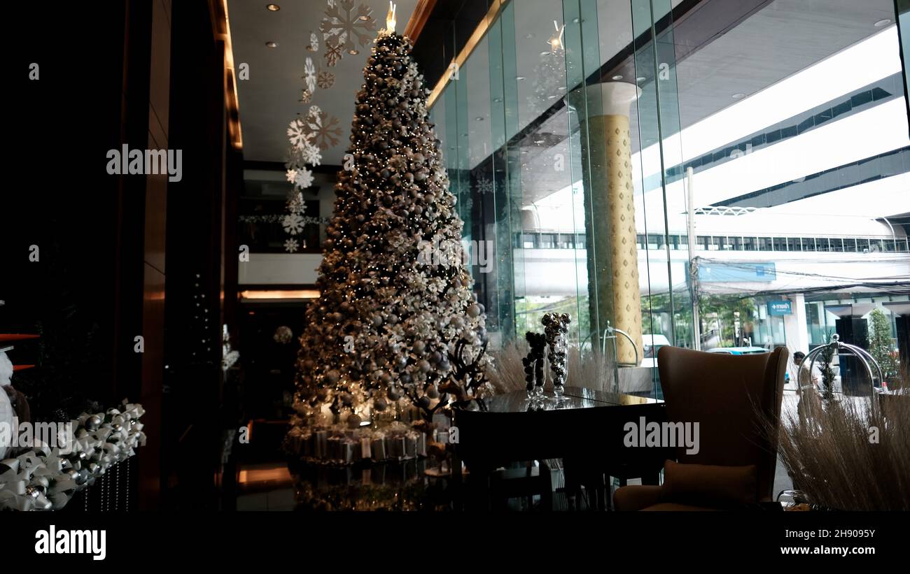 JW Marriott Hotel Bangkok Lobby Season's Greetings Christmas ...