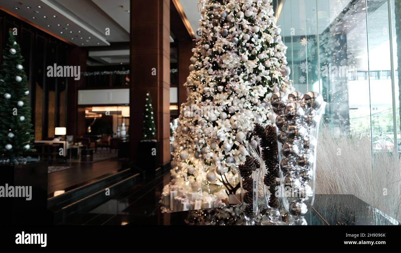 JW Marriott Hotel Bangkok Lobby Season's Greetings Christmas ...