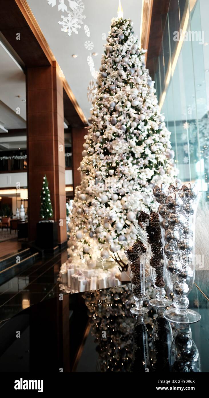 JW Marriott Hotel Bangkok Lobby Season's Greetings Christmas ...
