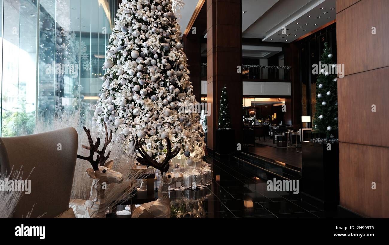 JW Marriott Hotel Bangkok Lobby Season's Greetings Christmas ...