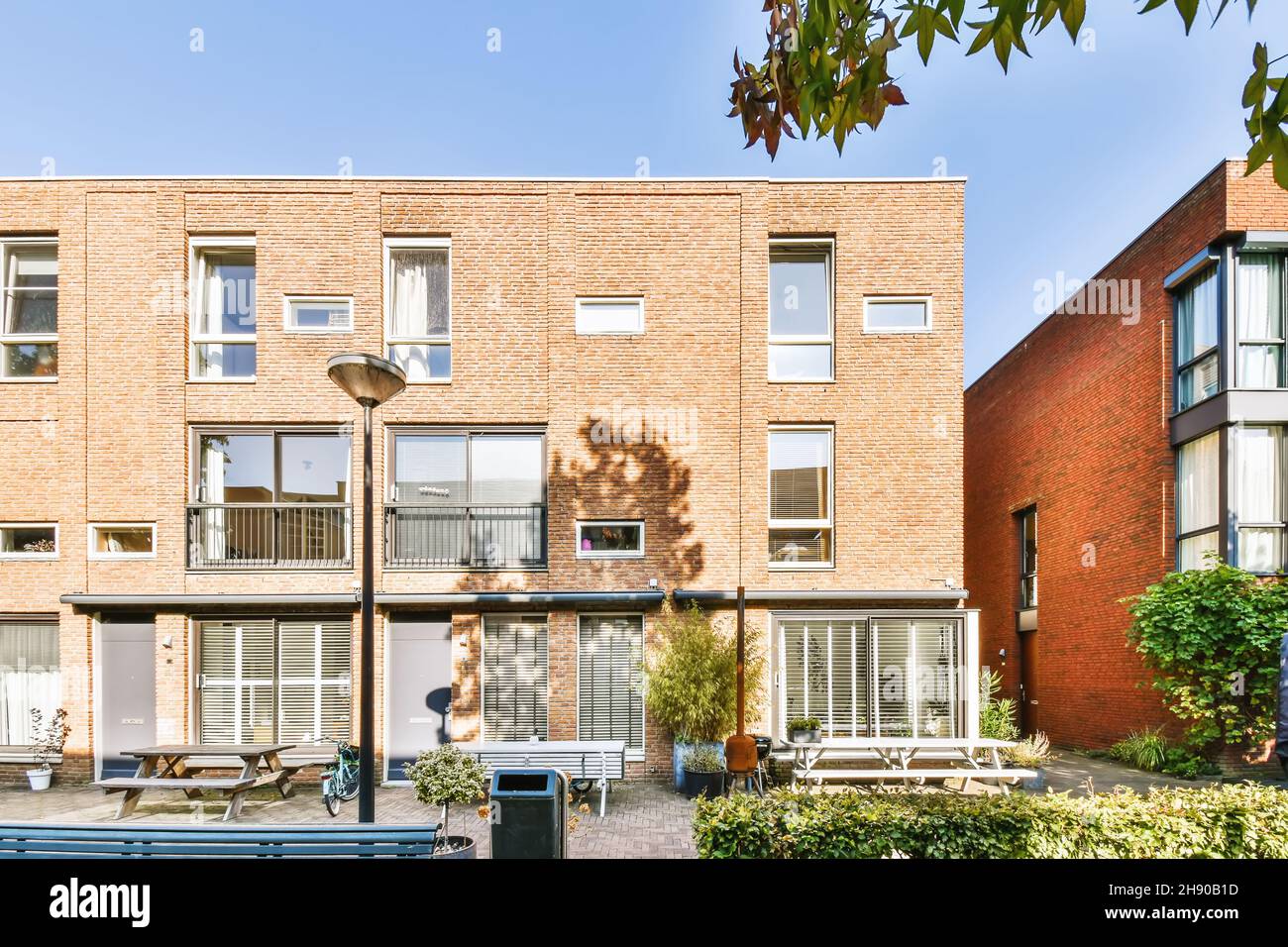 Precarious building hi-res stock photography and images - Alamy