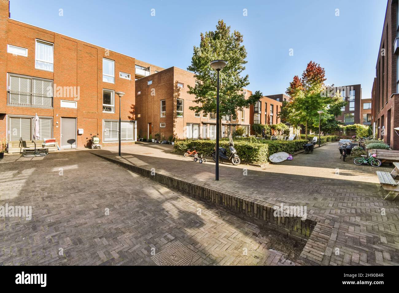 Precarious building hi-res stock photography and images - Alamy