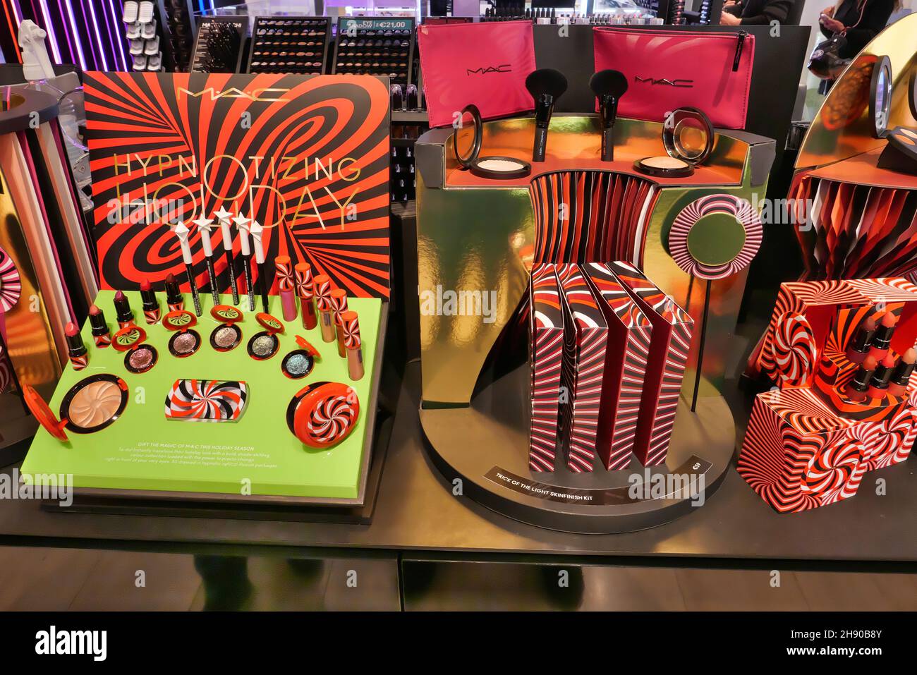 MAC MAKE UP PRODUCTS ON DISPLAY INSIDE THE FASHION STORE Stock Photo ...