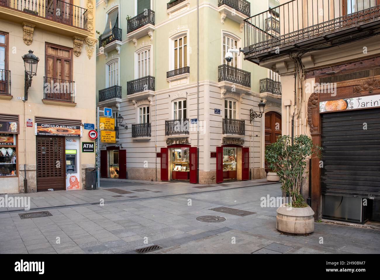 Valencia traditional streets hi-res stock photography and images - Alamy
