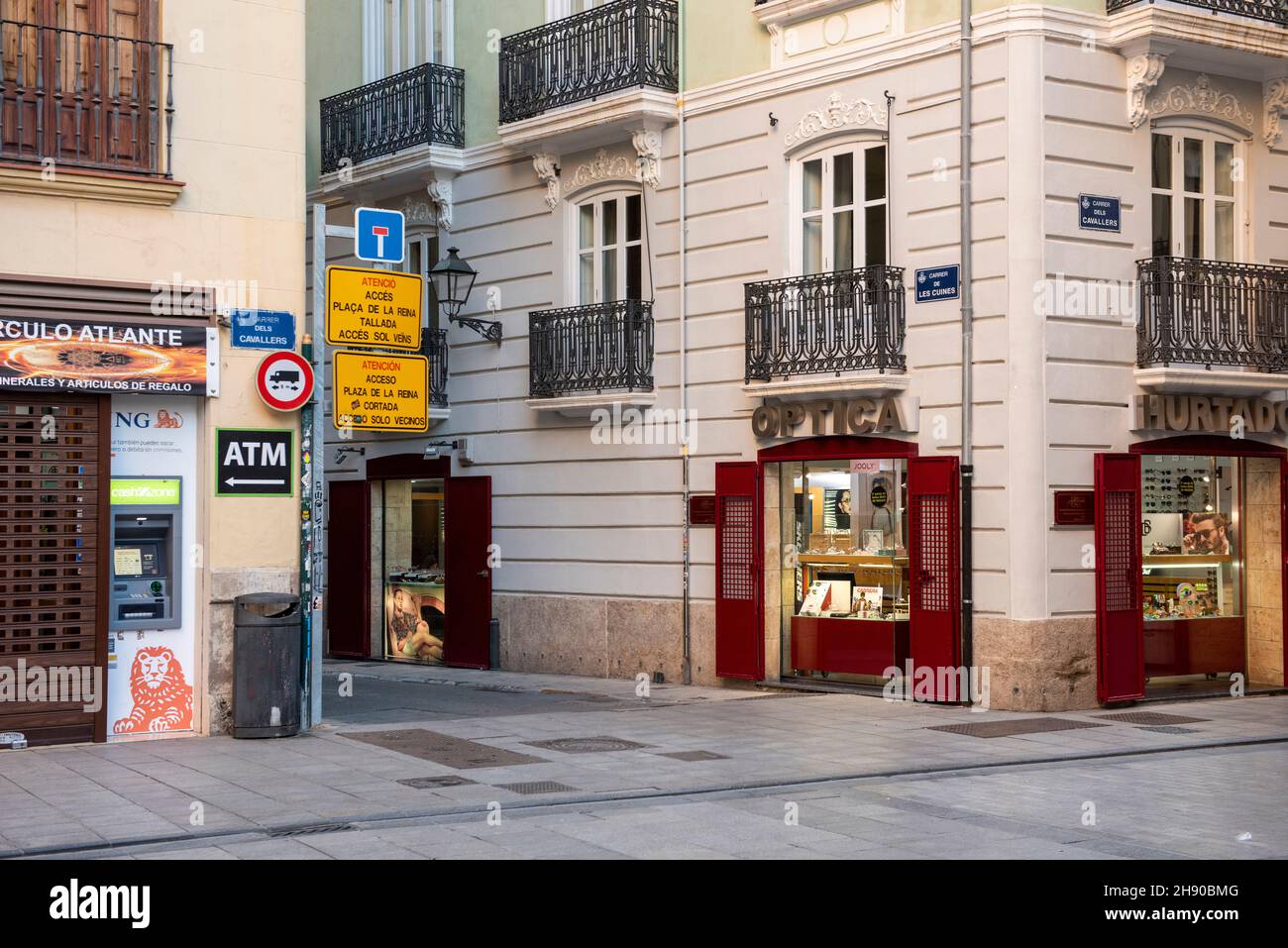 Valencia traditional streets hi-res stock photography and images - Alamy
