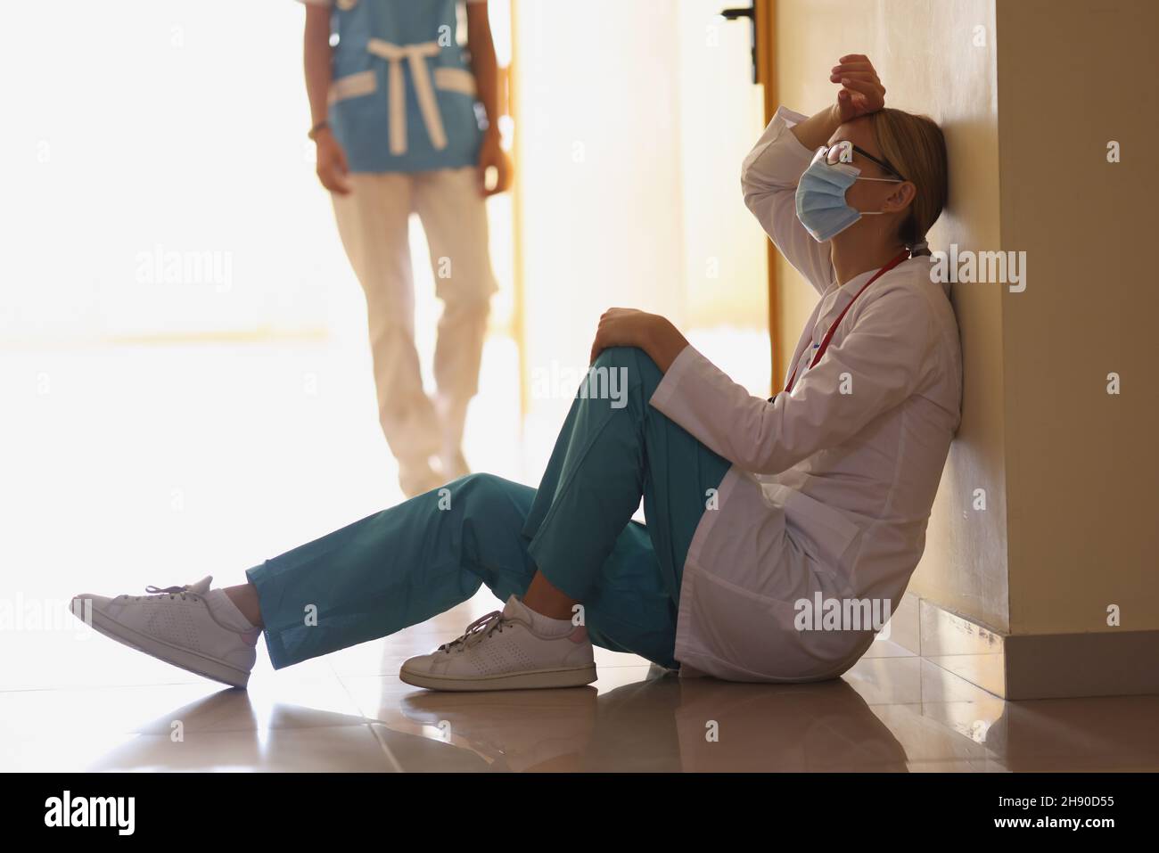 Exhausted surgeon hi-res stock photography and images - Alamy