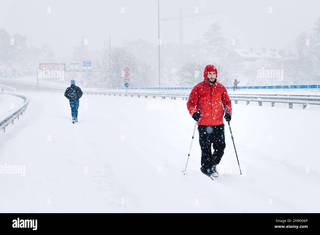 Man walking in heavy snowstorm hi-res stock photography and images - Alamy