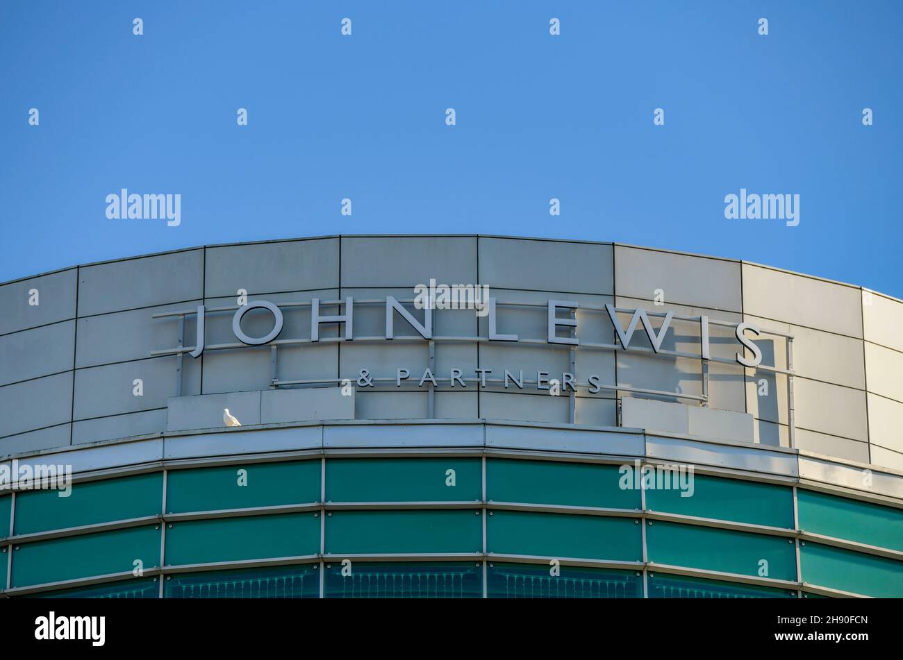 john lewis store in southampton, large john lewis sign on top of ...